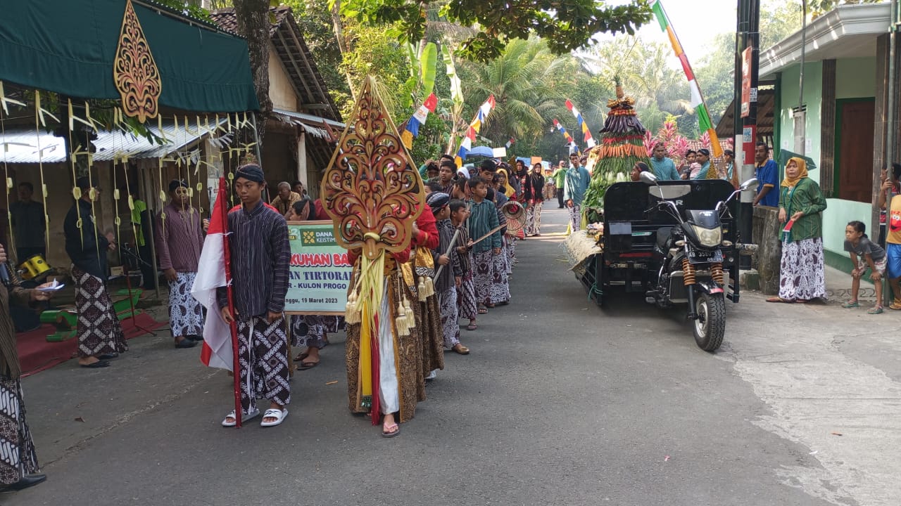 MERTI DUSUN PADUKUHAN BARAHAN KALURAHAN TIRTORAHAYU - Kalurahan Tirtorahayu